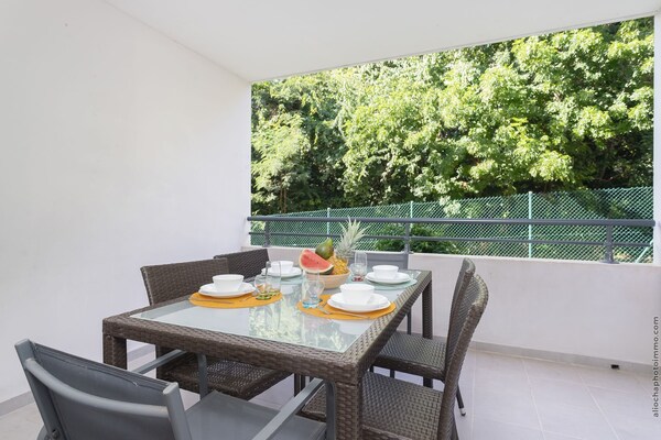 Flanboyan Lodge - A Colorful Moment In The Heart Of Anse Mitan - Les Anses-d'Arlet