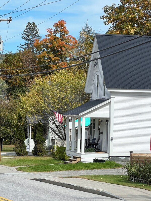 Brand New 8 Bedroom House/on Shuttle Route/walk To Downtown /Minutes To Okemo - Vermont