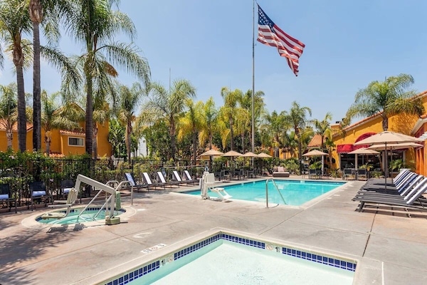 Cozy 1br Apartment Perfect For Family Stays W/ Walk To Disney - Full Kitchen - Anaheim, CA