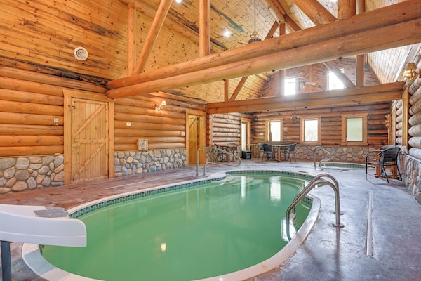 Spacious Sterling Cabin: Game Room, Private Pond! - Greenwood Lake, Alger