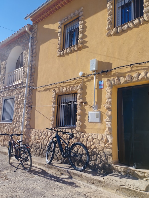 Casita En Aldea Con Chimenea, Senderismo, Bicicleta,cielos De Estrellas,muy Sano - Yeste