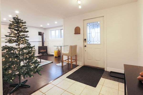 Cottage On The Water | Hot Tub | 15 Min To Beach, Wineries, Niagara Falls | - Niagara-on-the-Lake