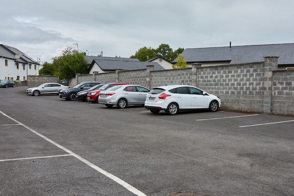 Bedroom 5, Triple Room With En-suite - County Westmeath