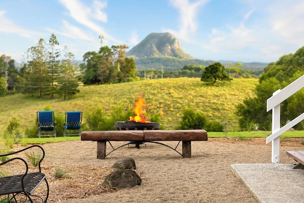 The Lodge At Pinbarren With Mountain Views & Pool - Noosa Shire