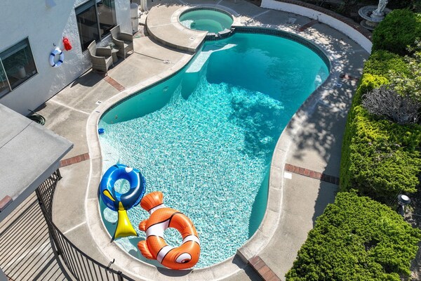 2 Living Rooms+pool View 4bd-3ba Cal King 18mi Disneyland - Hacienda Heights, CA