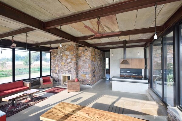 Rajnikas Farm- Charming 2 Br Pet Friendly Glass House Farm With Private Pool - Neemrana