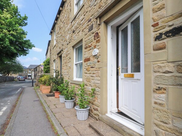 Ted's Cottage, With A Garden In Skipton - Skipton