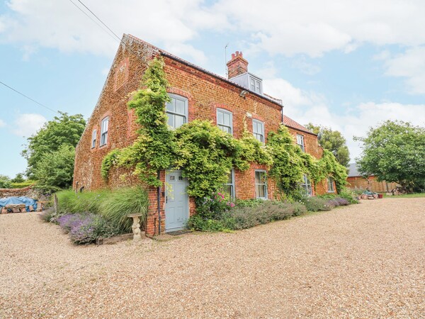 Malthouse Farm, Pet Friendly, Character Holiday Cottage In Heacham - Snettisham