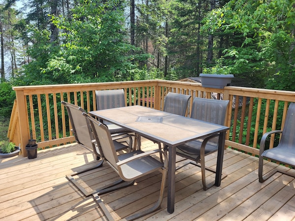 4 Season Lakefront Cottage With Hot Tub - Manitoba