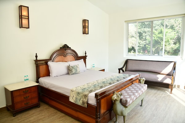 5br Mulberry Farm With Private Pool, Open-air Jacuzzi And Eco-friend Practices - Manesar
