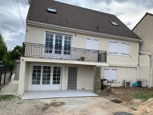 Homerez - Appartement Spacieux à Pierrelaye Avec Vue Sur Jardin - Pontoise