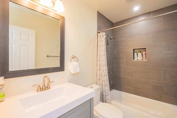 Modern Family Getaway W/ Spacious Living Areas #4 - Pasadena