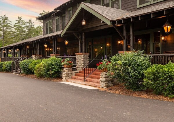 Rustic Lodge Retreat Located At Schroon Lake | Outdoor Fire Pits & Indoor Pool - Adirondack, NY