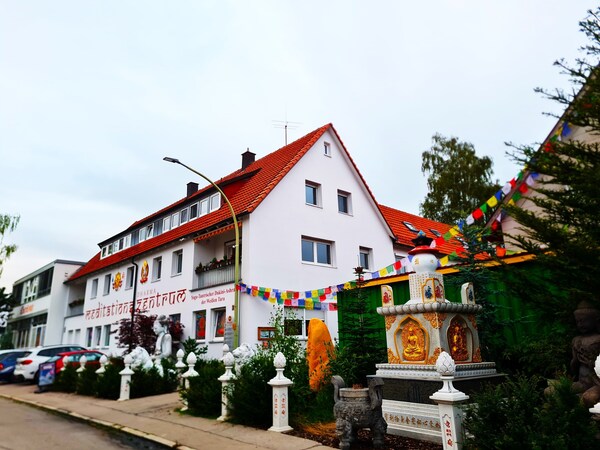 Grüne Tara Zimmer Im Tantrischen Kloster - Kaufbeuren