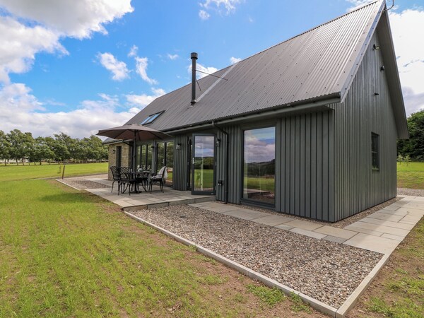 Strawberry Cottage, Pet Friendly, Luxury Holiday Cottage In Dunkeld - Dunkeld, UK