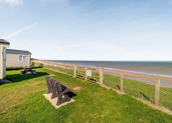 Castaways Oyster 8 Sea View (Pet) - Sea Palling