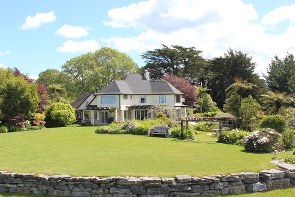 Opens 2025! Private Retreat Will Spoil You, Stunning Views, Waitomo's Hidden Gem - Te Kuiti