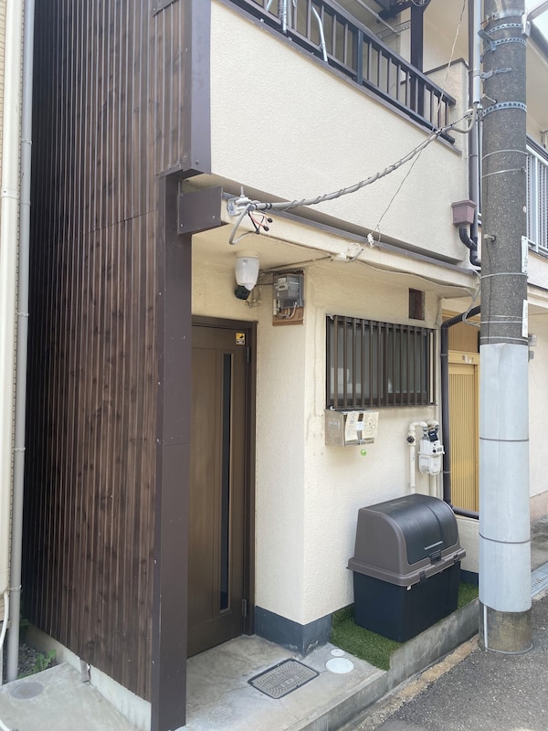 Renting An Entire 2-story House! 12 Minutes Walk From The Nearest Station. Excellent Access To Osaka And Kyoto/kobe. Excellent Shopping Facilities Nearby. Accommodates Up To 6 People. For Long-term Stays! - 高槻市