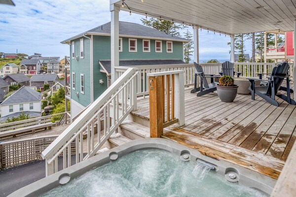 Sky-high Ocean View Home In Olivia Beach Has Double Decks, Hot Tub, King Suite! - Lincoln City, OR