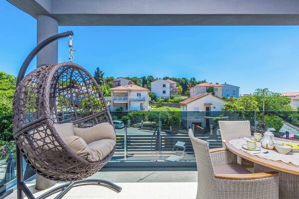Villa Tao - Sechs Schlafzimmer Villa, Schläft 12 - Pula