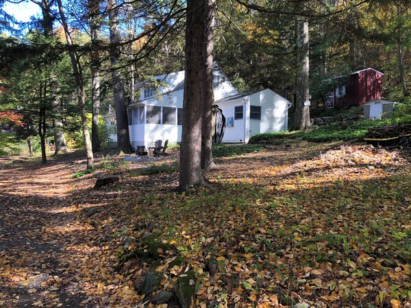 Lovely Lakehouse On Private Lake In Rhinebeck.  Rare Find! - Rhinebeck, NY