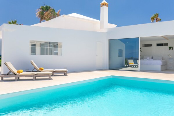 Luxury Villa With Magnificent Sea Views , Close To Sea & Beach - Costa Teguise