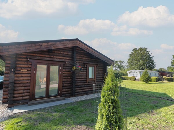 Coldmoor Lodge 6, Romantic, With Hot Tub In Stokesley - Osmotherley