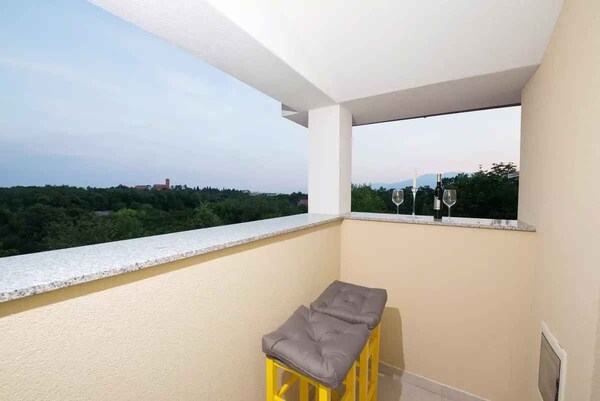 Vakantiehuis Met Airconditioning, Buitenzwembad En Overdekt Privéterras - Rijeka