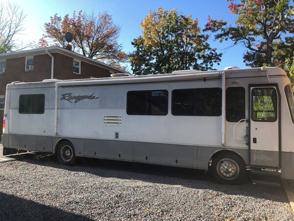 Private 1-bedroom Rv With Full Hookups And Direct Bus To Nyc Manhattan Only 2 Blocks Away - New York City