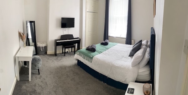 Relaxing Coastal Escape For 2! 1 Min From Beach, Pier, & Restaurants  :-). - Deal
