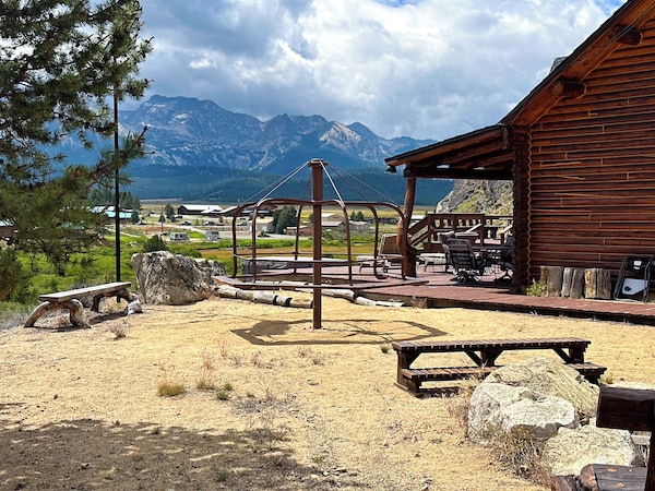 Stanley House - Hillside Cabin With Panoramic Views Of The Sawtooth Mountains - Stanley, ID