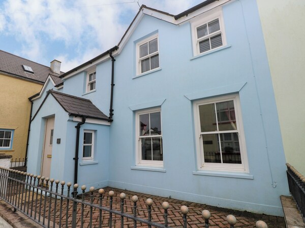 Archway House, Pet Friendly, With A Garden In St Davids - Solva