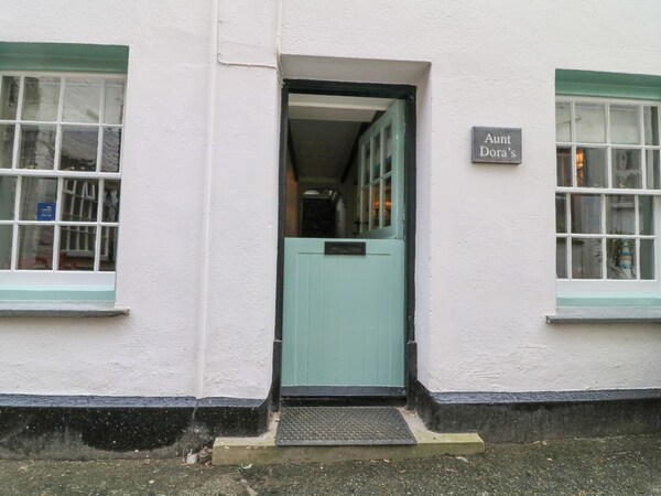 Aunt Dora's, Pet Friendly, Character Holiday Cottage In Port Isaac - Port Isaac