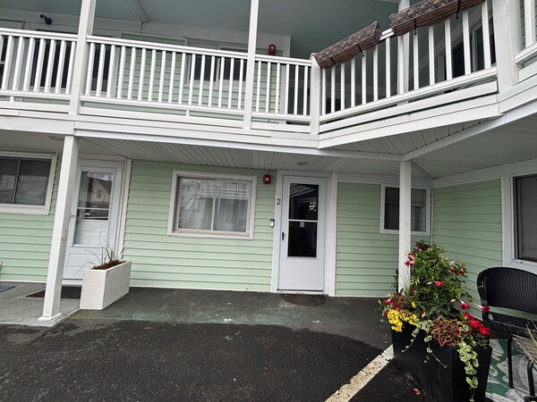 Idyllic 3 Bed/2bath Condo In Old Orchard Beach, Steps To The Beach - Saco, ME
