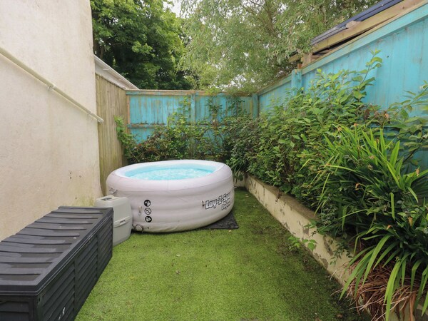 The Old Post Office, Pet Friendly, With Hot Tub In Letterston - Fishguard