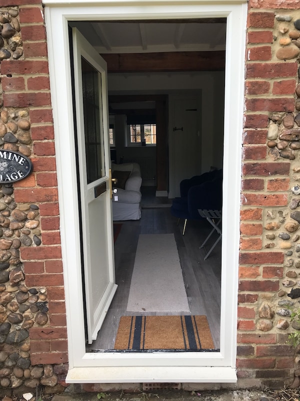 Character 2 Bed Cottage, Sleeps 3 Comfortably - Thornham