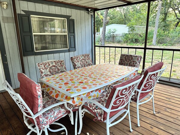Texoma Treasure - Cozy 2-bedroom Mobile Home With Huge Deck In Kingston - Lake Texoma