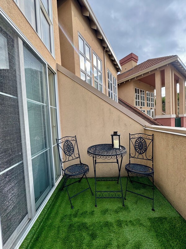 Trendy Loft Near Airport - 317 - Kelowna