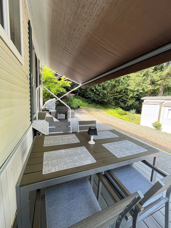 Cabin By The Cultus Lake In Gated Holiday Resort - Cultus Lake