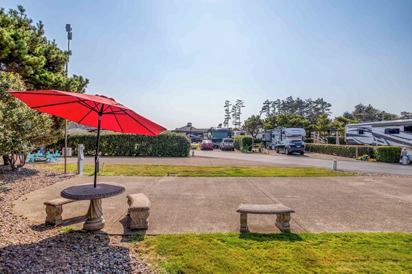 Dog Friendly, Available With 50amp, 30amp, Water And Sewer Hook Up's, Wifi - Oregon