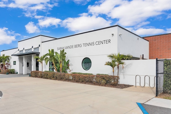 15% Off Florida Summer Vacation Rentals - Dade City, FL