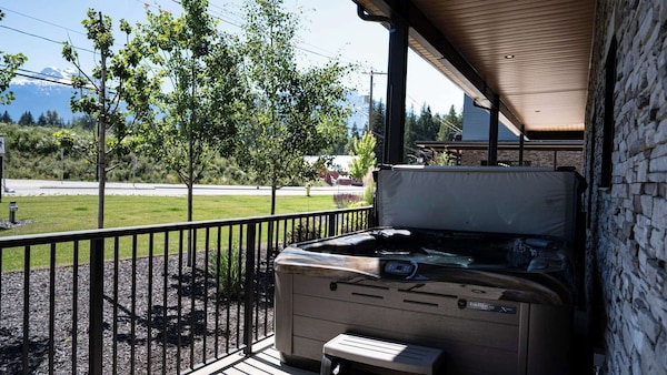 Revelstoke - Rustic Retreat - Revelstoke