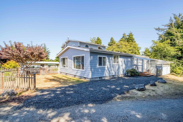 Pacific View Near Alsea Bay, Private Deck, Beach, King Suite, And Forest Trail I - Yachats, OR