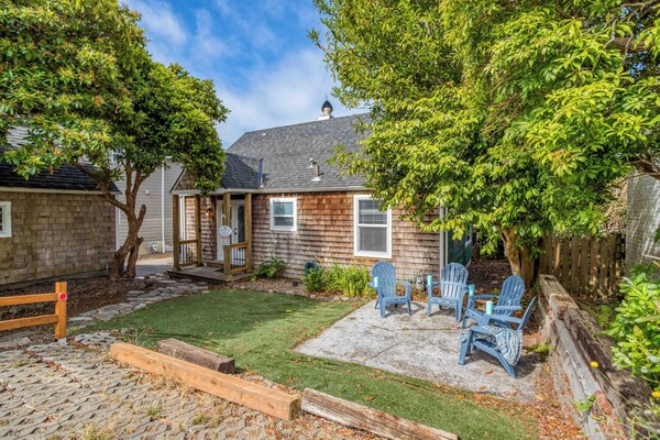 Sweet, Updated Cottage Near Restaurants Is Close To Beach And Casino! - Lincoln City, OR