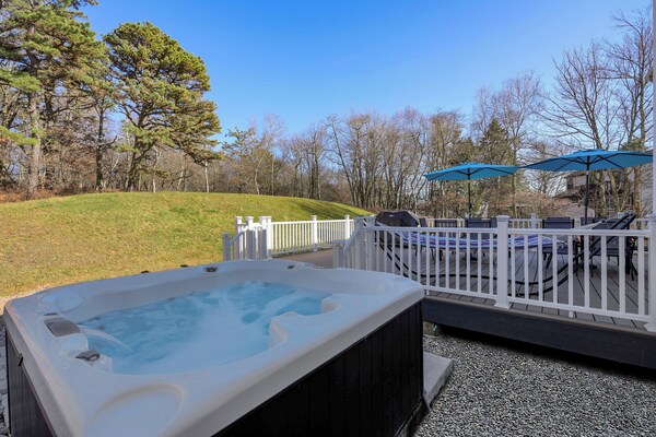 Spacious 6-bedroom Pocono Home With Hot Tub, Game And Theater Rooms, Fire Pit! - ペンシルベニア州