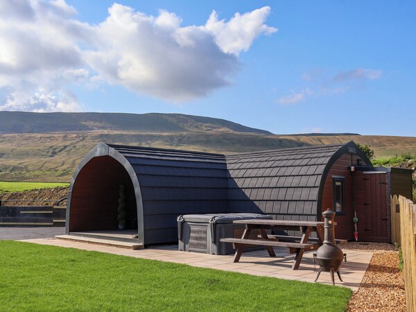 Lapwing, Pet Friendly, With Hot Tub In Ingleton - North Yorkshire
