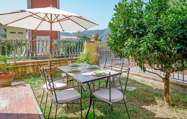 2 Bedroom Stunning Home In Camaiore - Camaiore