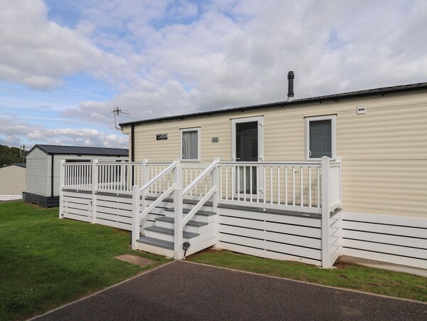 Tri-star House, Pet Friendly, Country Holiday Cottage In Charmouth - Lyme Regis
