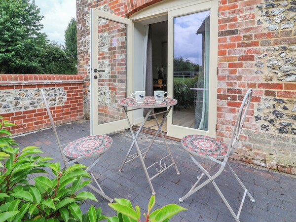 8 Rookhaye, Pet Friendly, Character Holiday Cottage In Salisbury - Wiltshire
