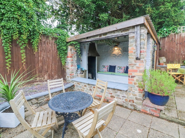 Tawstock View, Pet Friendly, With Open Fire In Bishops Tawton - Barnstaple